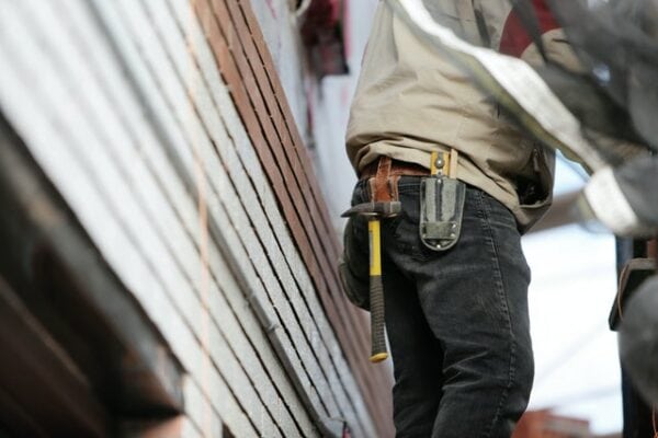 Handyman Job Description, Duties, Skills & Career Path | Jinn